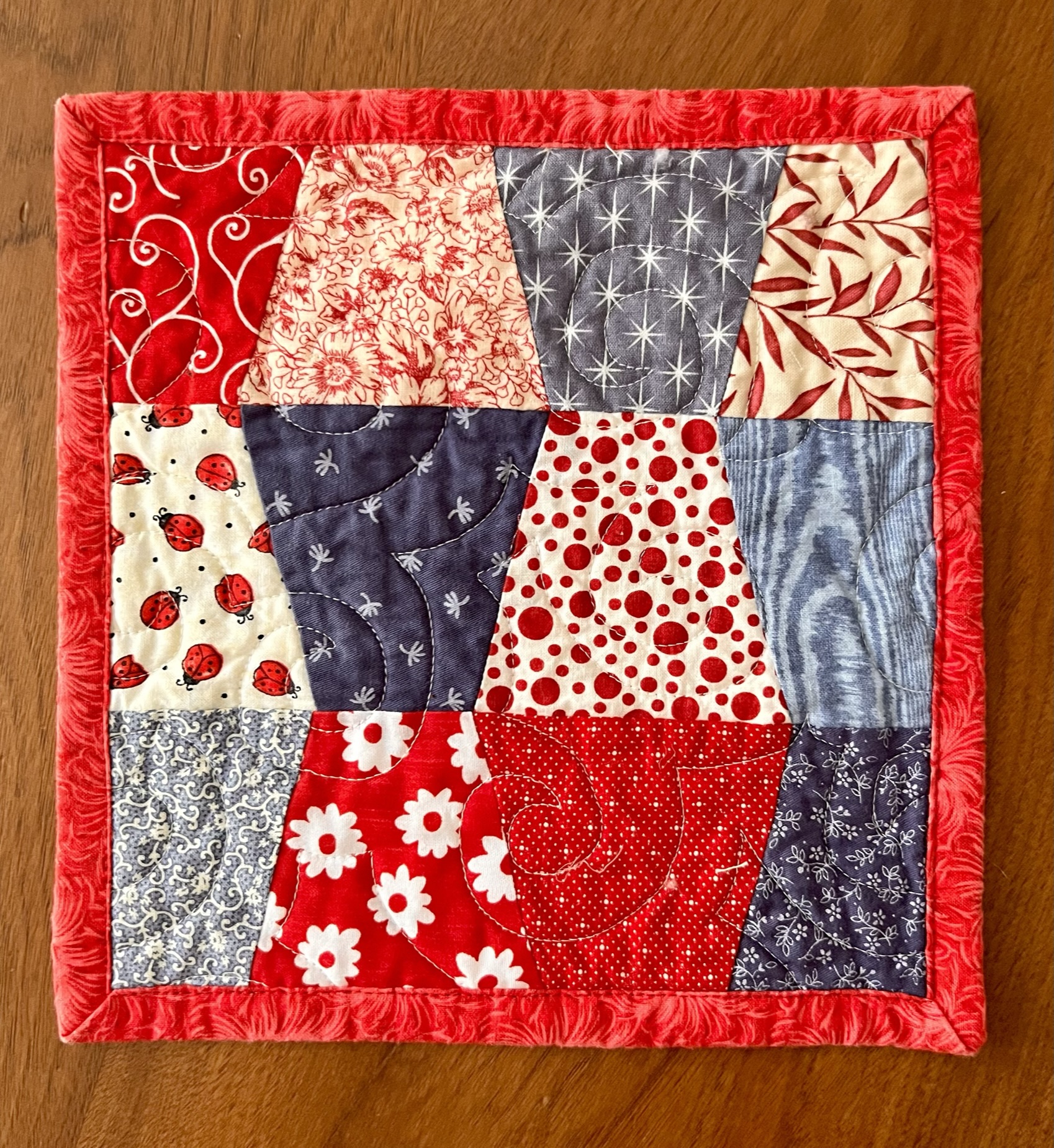 Home & Living :: Kitchen & Dining :: Kitchen Decor :: Patriotic Mug Rug