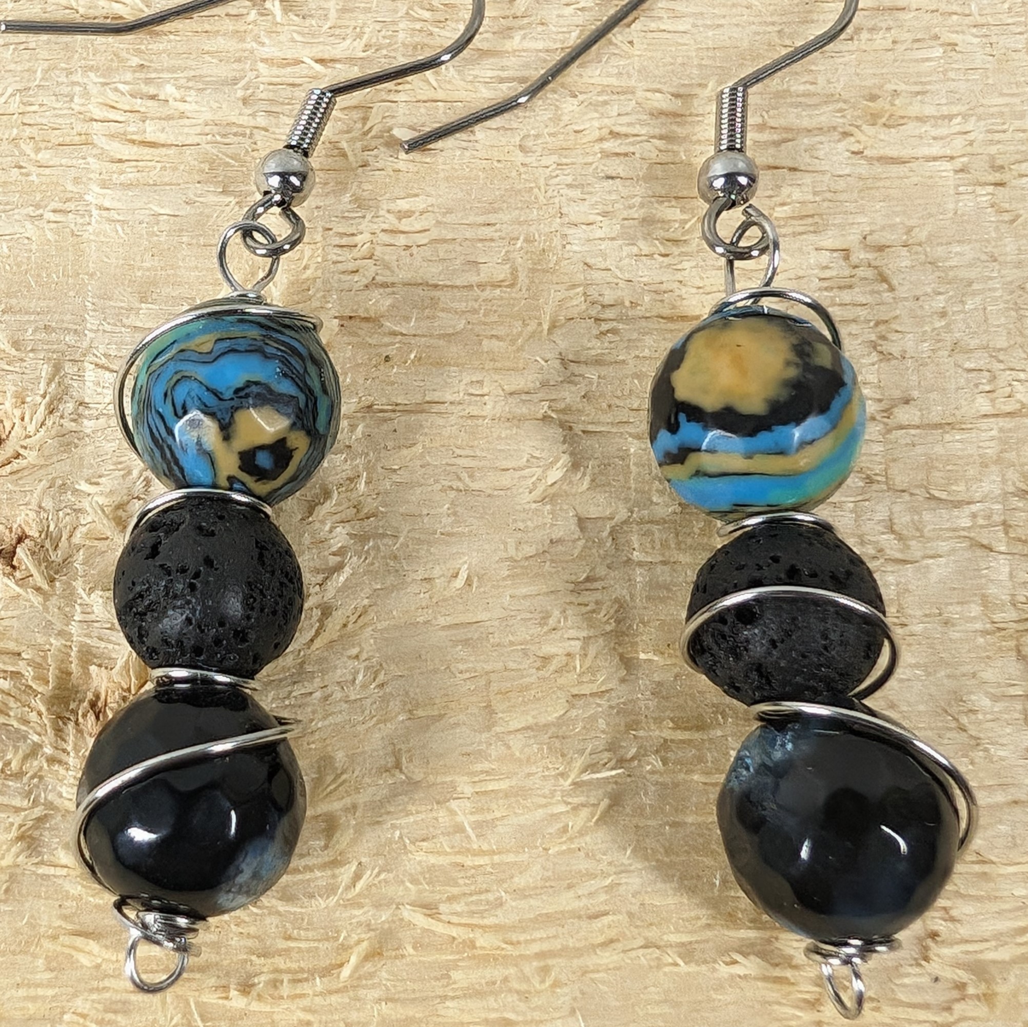 Jewelry :: Beautiful black stacked beads in stainless steel wire.