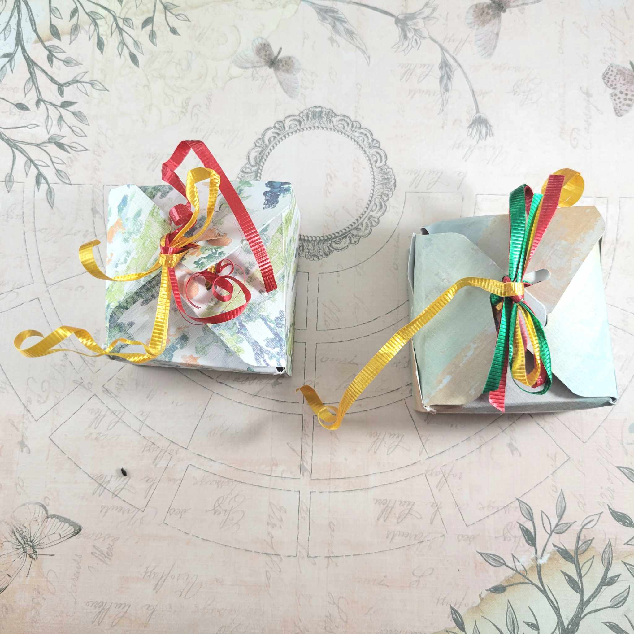 Wedding & Celebrations :: Gift Wrap :: Custom Box Ribbon decoration