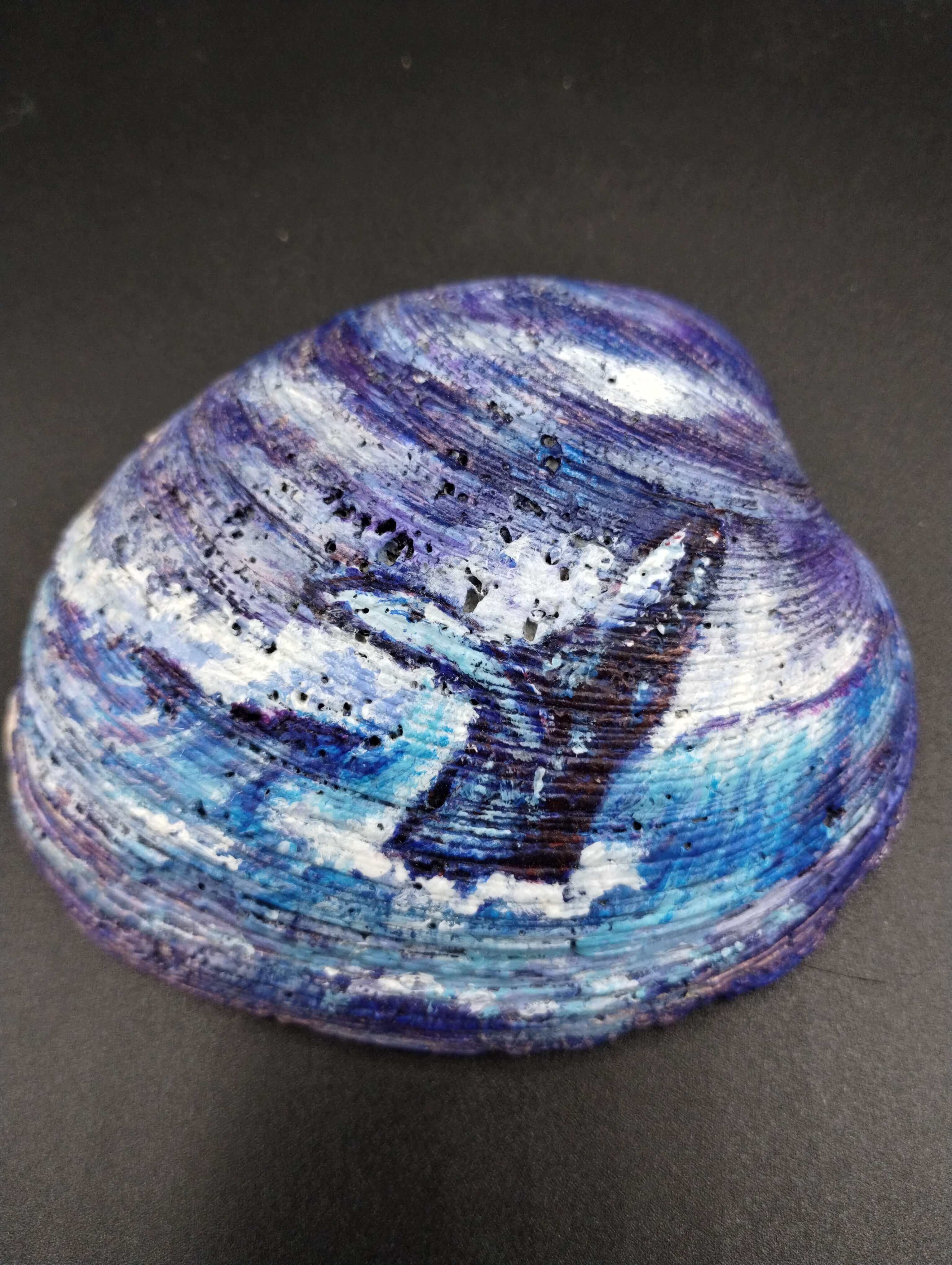Hand painted clam shell